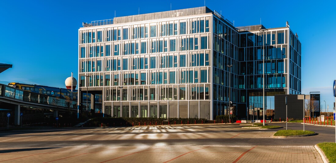 JLL - Our team - Offices for rent on OfficeFinder.pl